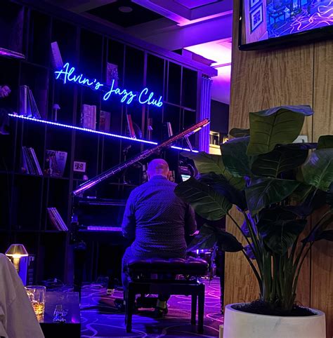 Robin Van Eck Writer