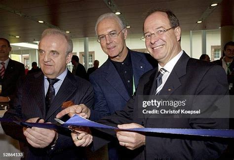 Li Linsi Photos And Premium High Res Pictures Getty Images