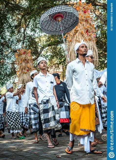 What Do Men Wear In Bali