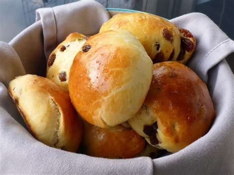 Easy Homemade Raisin Buns Ester Kocht