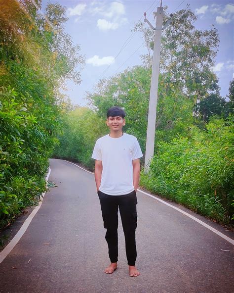 Kyle Singh 🧞😊😊👻 Instagram