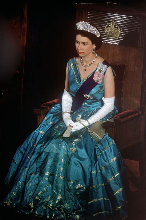 60 Momentos Fashion Da Rainha Elizabeth Ii Vogue Moda