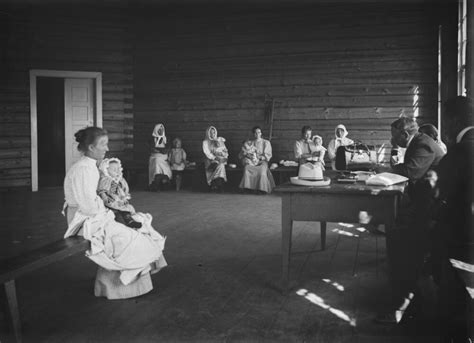 Mummut Eturintamassa Ehkäisemässä Lapsille Vaarallisia Infektiotauteja