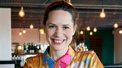 Amalie Dollerup Deler Ikonisk Billede Mødte Lise Nørgaard Og