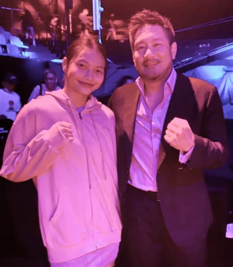 Interview With Anna « Supergirl Jaroonsak Nicknamed « The Knee Kick Goddess Siam Fight Mag