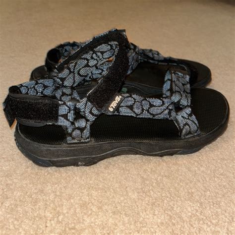 Teva Shoes Womens Tevas Sandals Fits Size 885 Navy Blue And Black
