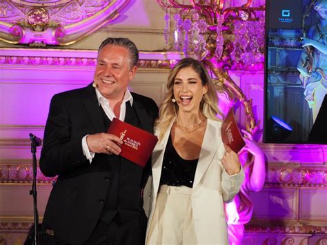 Playmate Des Jahres 2024 Award Verliehen Laura Langas Zur Siegerin