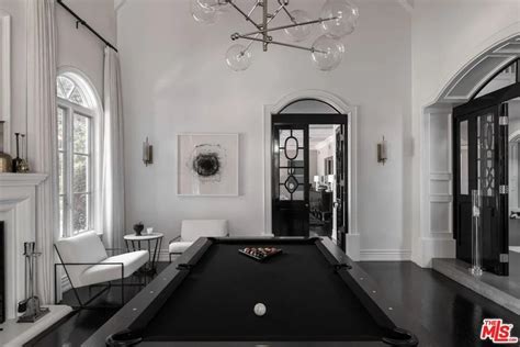 The King Of Queens Star Leah Remini Slashes The Price Of Her La Pad