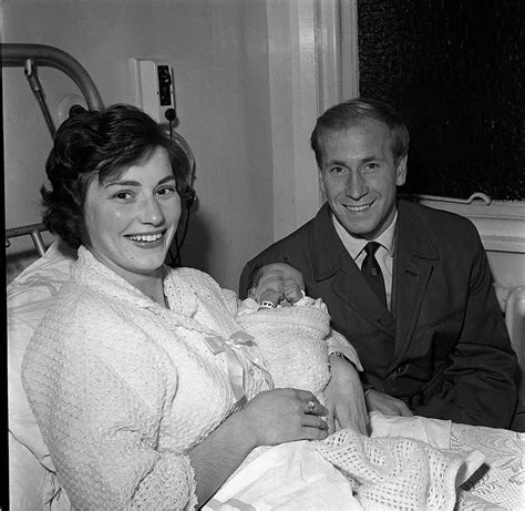 زندگی سِر بابی چارلتون در قالب تصاویر؛ از سانحه هوایی مونیخ تا کسب توپ طلا