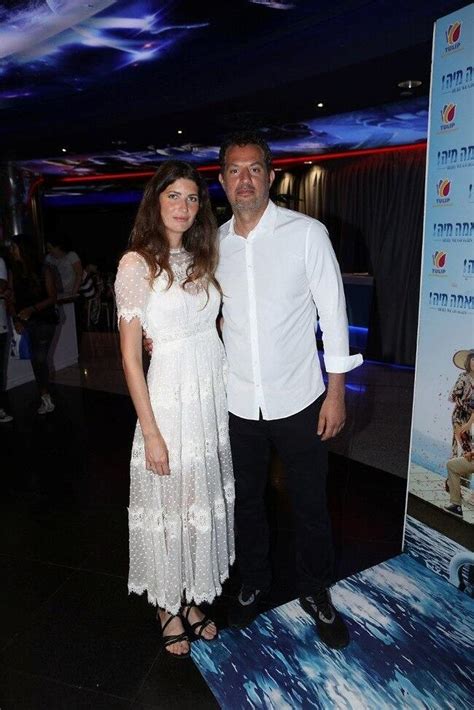 יד ימינה של מדונה מתמנגל עם פליטות האח הגדול