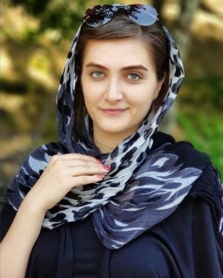 بیوگرافی الناز ملک بازیگر سینما، تئاتر و تلویزیون