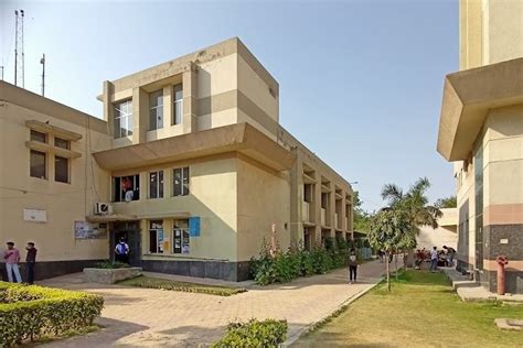 Satyawati Evening College New Delhi Campus Photos Virtual Tour
