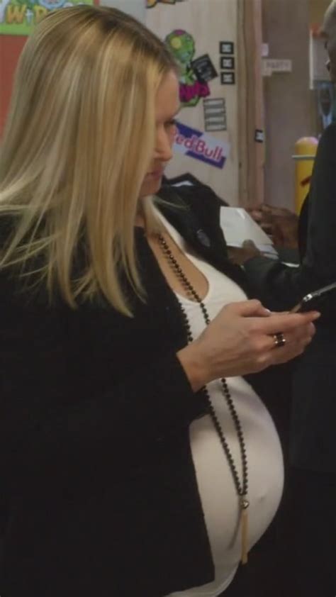 Pregnant Kaley Cuoco Rpregcelebs