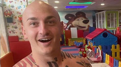 Kako Izgleda Supruga Kontroverznog Desingerice Scena