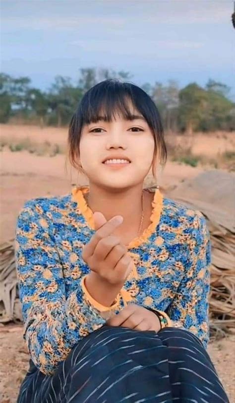 Online ပေါ်မှ Cele လေးများ ရော့ချစ်တယ်