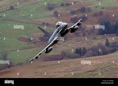 Raf Typhoon Mach Loop Fotos Und Bildmaterial In Hoher Auflösung Alamy