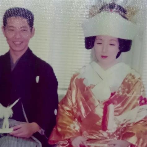 峰里 幸江 とうとう中野サンプラザ今日で閉館。約50年前20歳の時ここで挙式。挙式4000組に当り館長さんが挨拶に来て記念品いただいて、新聞に載った〜。まあ、三沢あけみさんのお仕事で毎年は