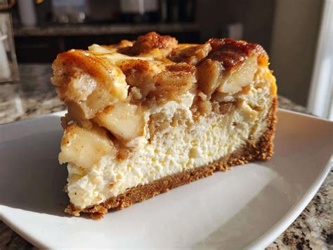 Apple Cinnamon Christmas Cheesecake