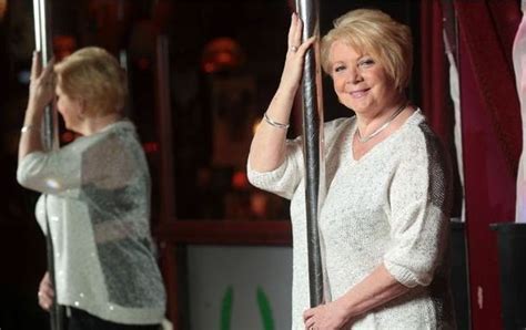 Marie Calvert Η 63χρονη που έχει κάνει σεξ με πάνω από 3 000 άντρες και ας είναι παντρεμένη