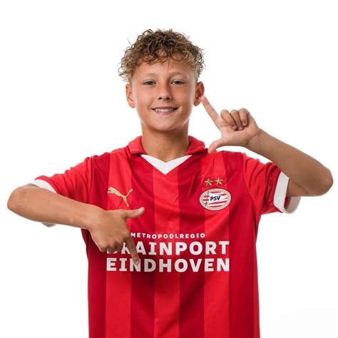 Julian Van Boxtel Julian V Boxtel • Threads Say More