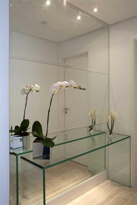 50 Aparadores Com Espelho Na Parede Para Se Inspirar Aparador De Vidro Decoração De Entrada