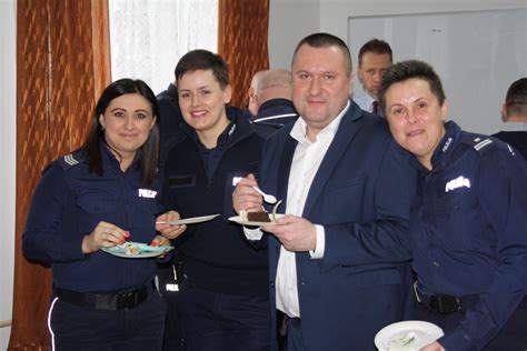 Lipsko Zasłużony Policjant Z Komendy Powiatowej Tomasz Krukowski Przeszedł Na Emeryturę Echo