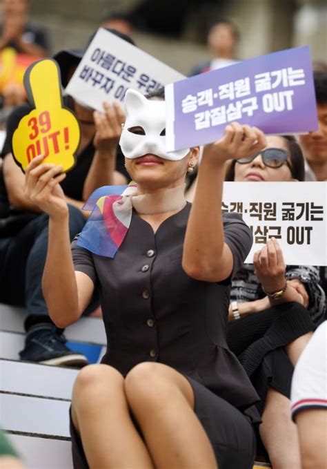 포토 피켓 든 아시아나항공 승무원 국민일보