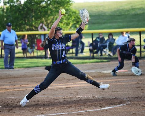 Collins Maxwell Outlasts Colo Nesco 7 0 In The 1a Region 5 Softball