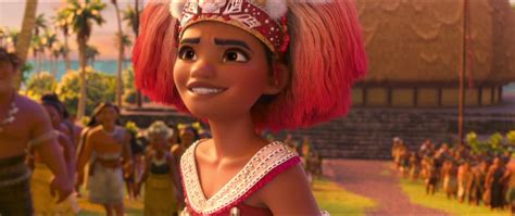 Moanas Chief Ceremonial Dress Moana Wikia Fandom