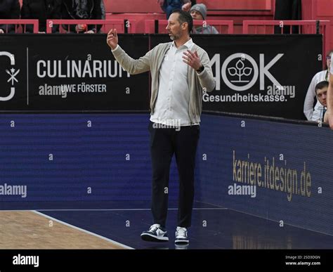 Steven Esterkamp Eisbaeren Bremerhaven Cheftrainer Tigers Tuebingen