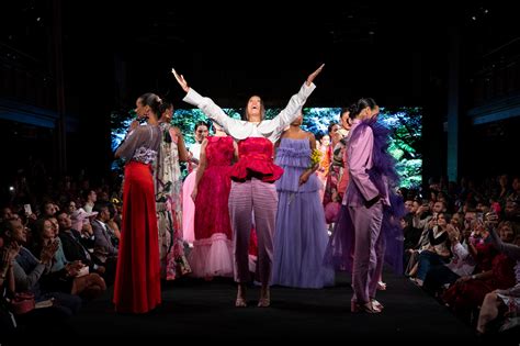 Daniela Peña Brilla En Nyfw 2024 Con Su Colección “selva Magnolia”