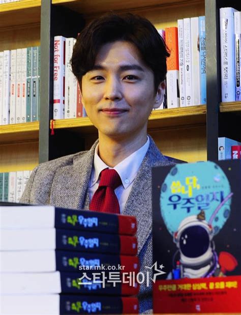 포토 배우 신동욱 이제 소설가