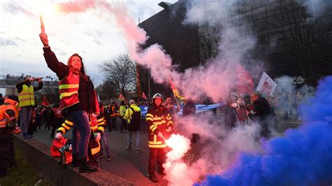 France Pension Protests Hundreds Detained After French Government