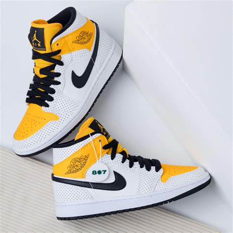 Air Jordan 1 Mid Laser Orange 807garage