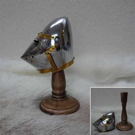 Mini Pigface Houndskull Helmet And Stand