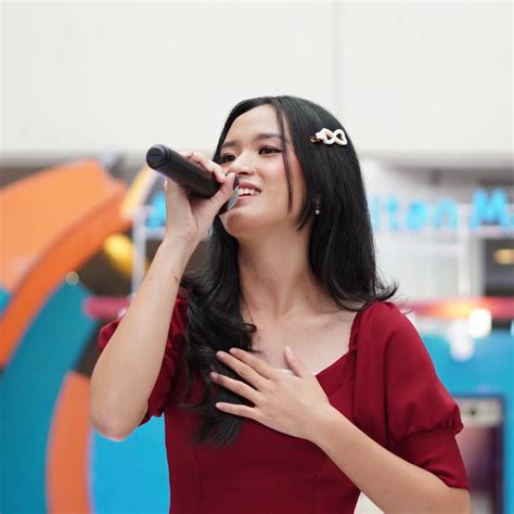 Natalie Ester Esterpict • Instagram Photos And Videos