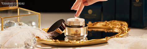 알마스디오네 알마스 디오네만의 캐비어 추출 기술력과 안정적인 캐비어 공급으로 알마스의 화장품은 캐비어 함량이 매우 높은 순수 리얼 캐비어 추출물을 사용합니다 철갑