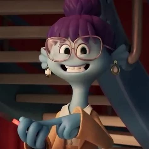 Agatha Gillman Es Interpretada En La Voz En Inglés Por Toni Collette
