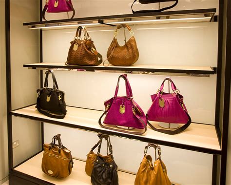 20 Creative Bag Display Ideas For Retail Ksf Global