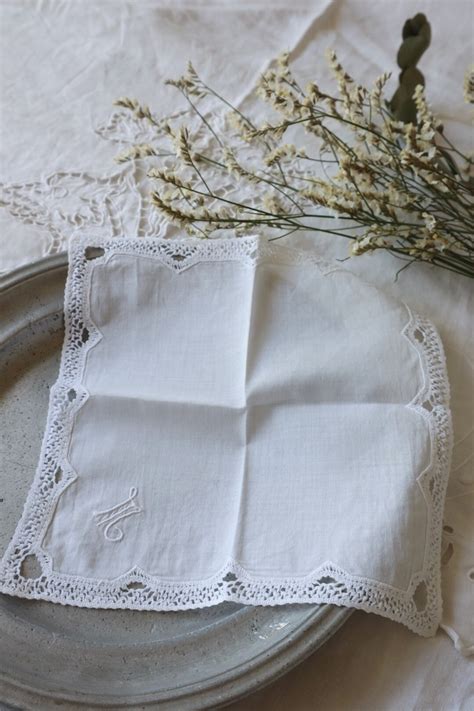 France製 アンティーク刺繍レースハンカチ B558 Vmt Antique アンティーク雑貨の家