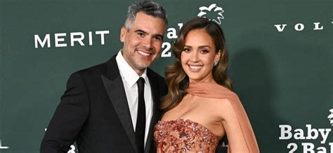 Jessica Alba Spotted Kissing Mystery Man In London Park Amid Divorce