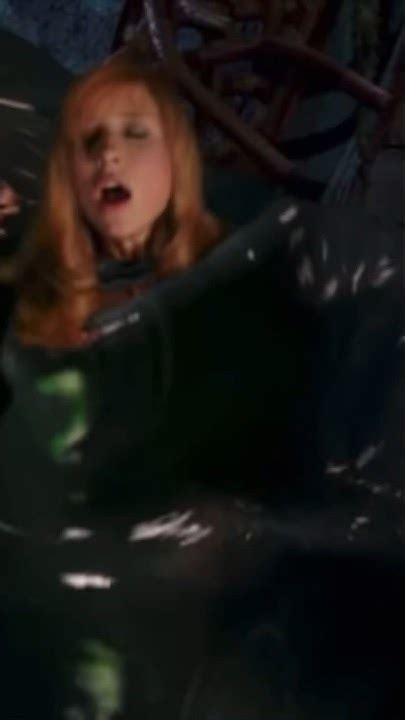Daphne Is Caught By The Tar Monster Sarah Michelle Gellar In Scooby