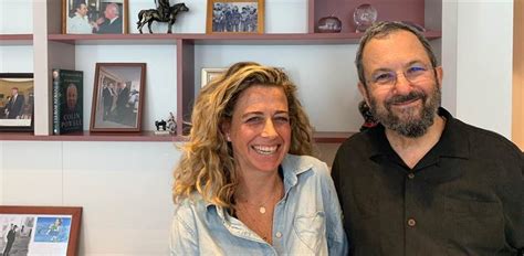 נעה רוטמן נכדתו של רבין מצטרפת למפלגתו של אהוד ברק גלובס