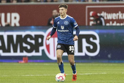 Hsv Muheim Ausfall Als Argument Für Noah Katterbach