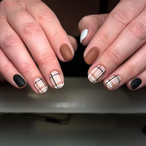 20 Cozy Fall Plaid Nail Ideas For 2024 From Short And Almond To