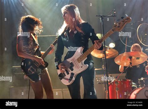 London Uk 18 Oct 2025 Lead Singerguitarist Tallulah Sim Savage And