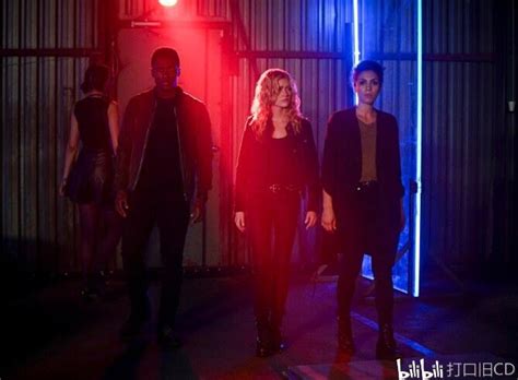 Dc剧集《绿箭侠》第八季第2集 Welcome To Hongkong”剧照，监视者再度现身！ 哔哩哔哩