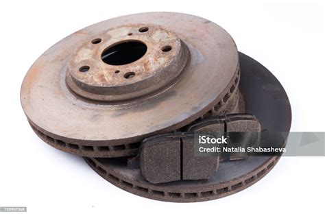 브레이크 패드와 흰색 바탕에 브레이크 디스크 자동차 부품 0명에 대한 스톡 사진 및 기타 이미지 0명 강철 개체 그룹