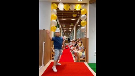 크레이지 헤어 데이 런웨이 Youtube