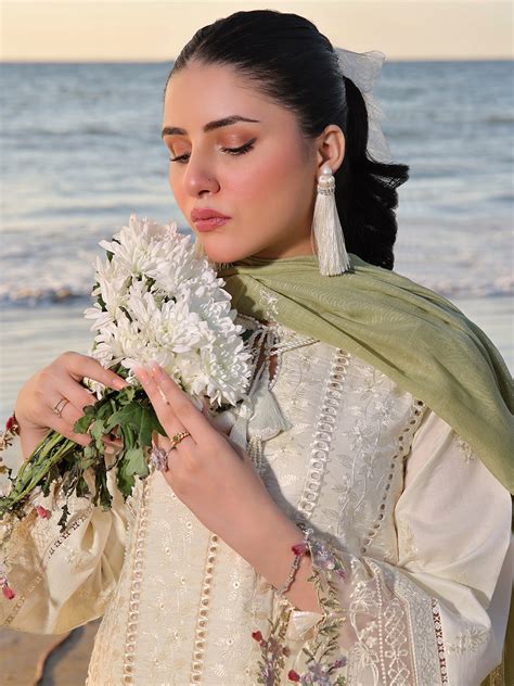 Flossie 3 Pc Luxury Lawn Izel Apparel